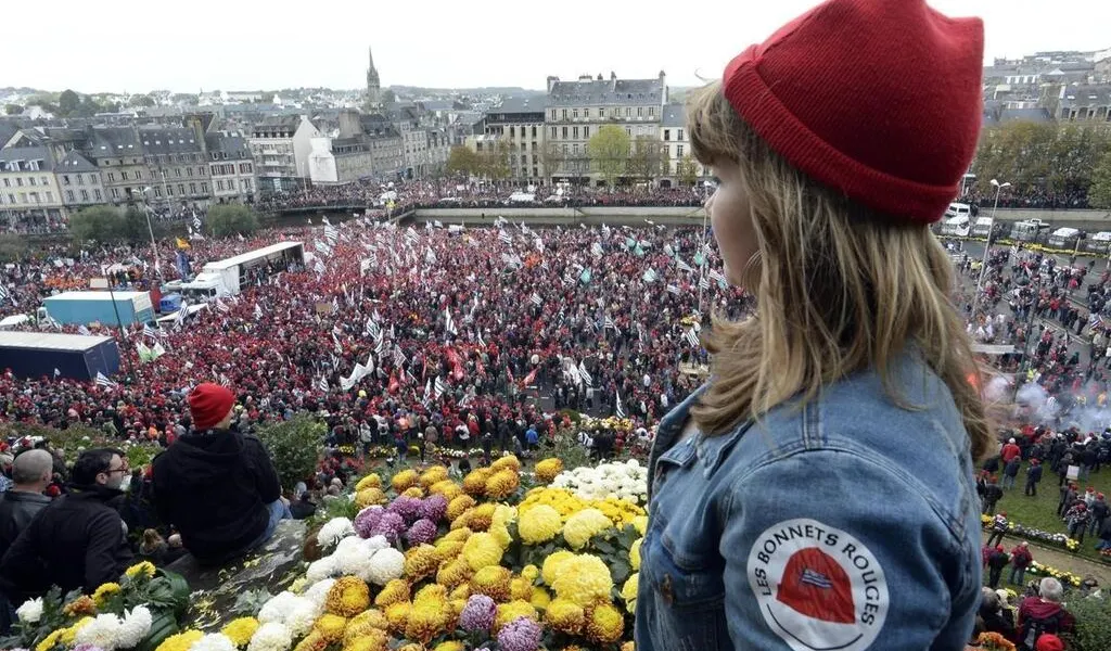 RÉCIT. Il y a dix ans, pour incarner la lutte, des milliers de bonnets ...