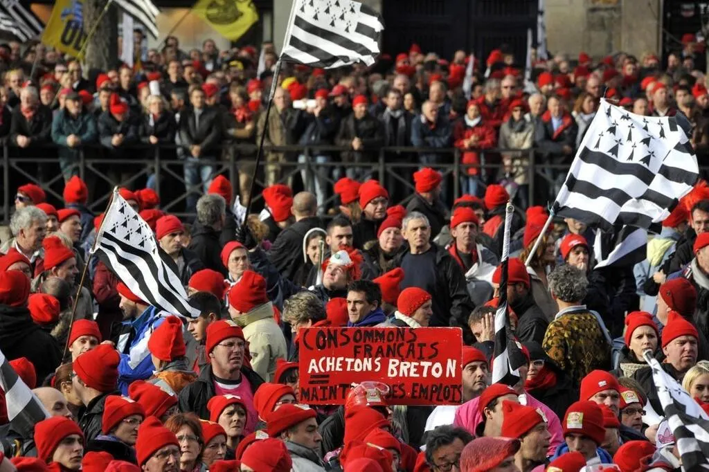 RÉCIT. Il y a dix ans, pour incarner la lutte, des milliers de bonnets ...