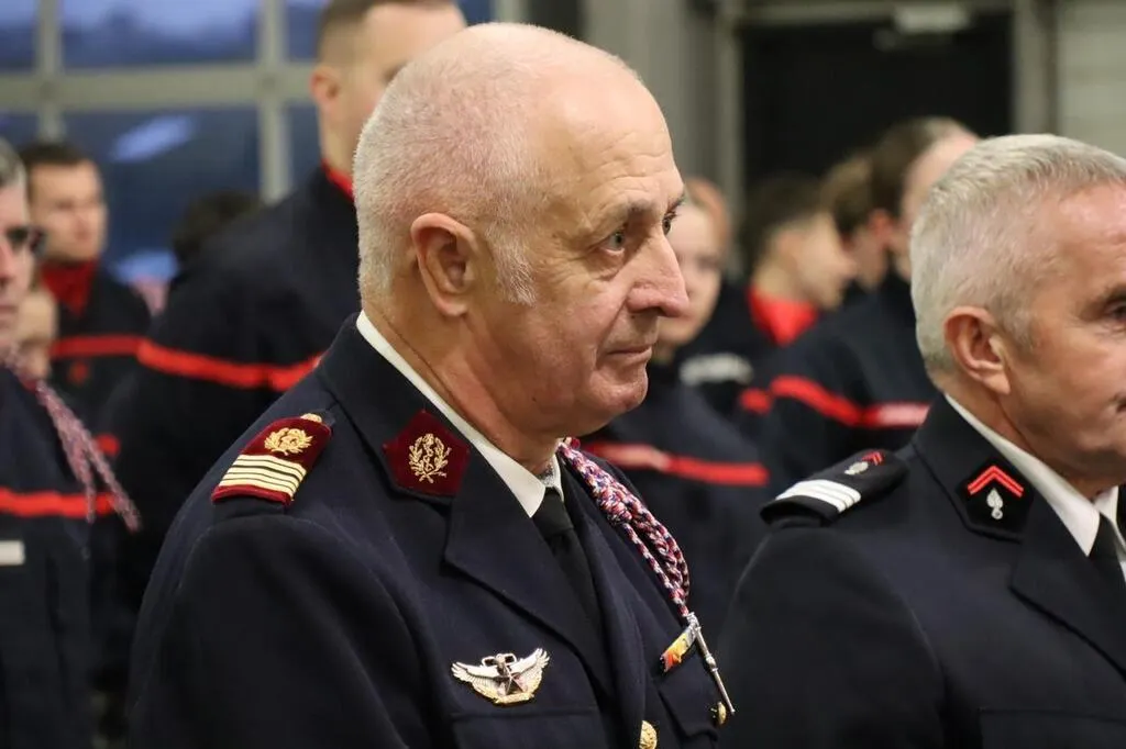 Pontivy. À 70 ans, ce médecin-colonel des pompiers forcé de partir à la ...