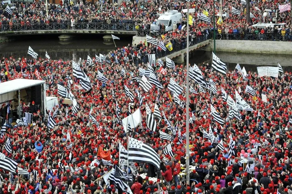 RÉCIT. Dix dates pour comprendre le mouvement des Bonnets rouges en ...