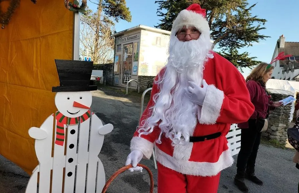 « Je fabrique tout un tas de sujets en bois » : qui est ce Père Noël ...
