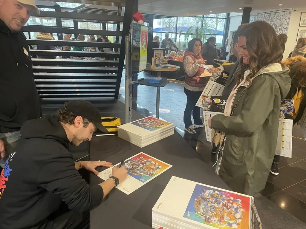 L’artiste Piotre met de la couleur à la quincaillerie Legallais à ...