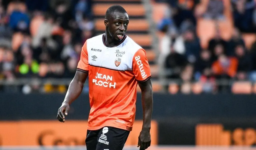 FC Lorient. Innocent, Dieng et Mendy titulaires, pas Kroupi… La composition face à l’OM . Sport ...
