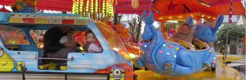 La Gacilly. Le manège est une attraction toujours prisée des jeunes ...