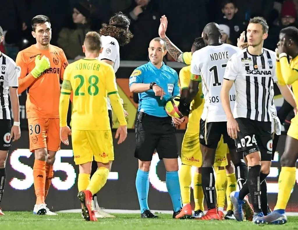 Ligue 1. FC Nantes. Benoît Millot au sifflet de Nantes – Brest . Sport ...