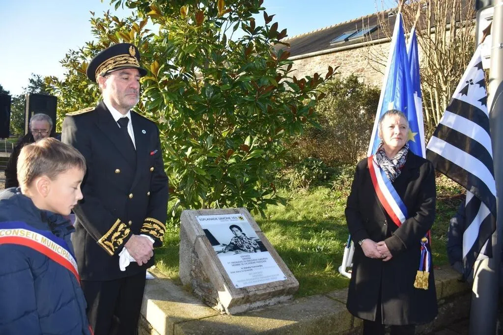 La stèle en mémoire de Simone Veil a retrouvé son écrin - Quimper ...