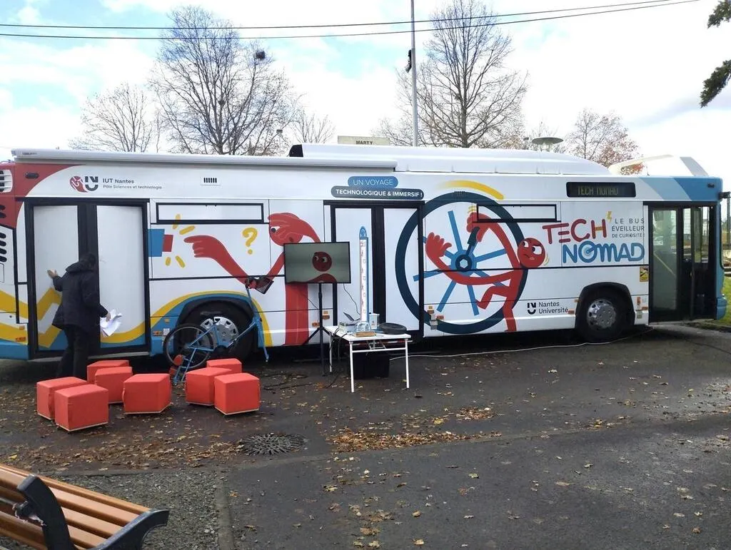 Tech’Nomad, un bus pour s’initier aux technologies dans les Pays de la ...