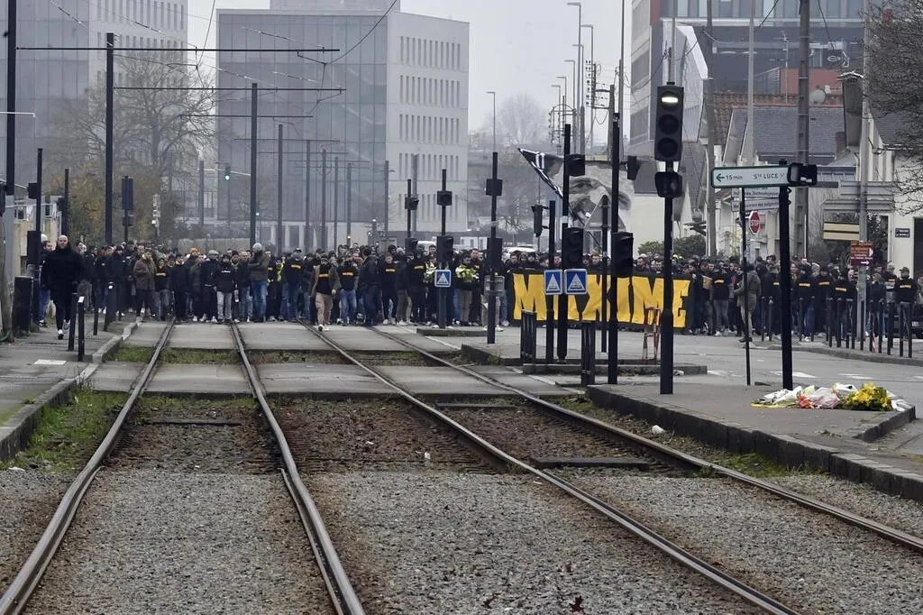 Une minute de silence et des tifos en hommage à Maxime Leroy - La Baule ...