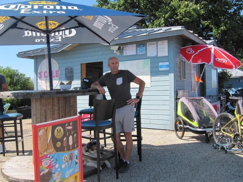 Loctudy. Le patron du bar S’cale répond à l’opposition municipale sur ...