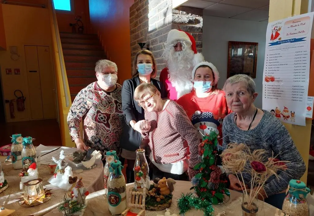 Val d'Anast. Un marché de Noël réussi à la résidence Bel Air - Vitré ...
