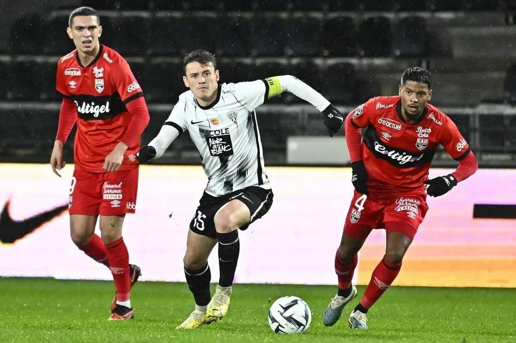 Ligue 2. Le patron angevin a stoppé Guingamp . Sport - Cholet.maville.com