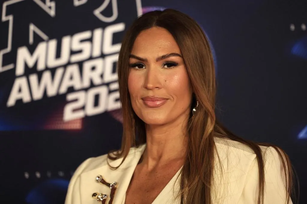 La chanteuse Vitaa et sa famille victimes d’un braquage à leur domicile ...