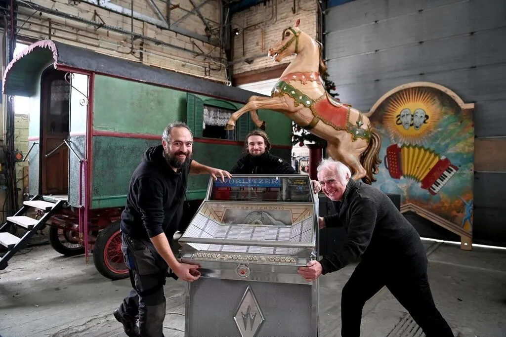 Manèges anciens, arts forains : à Rennes, le Grand huit rouvre pour les ...