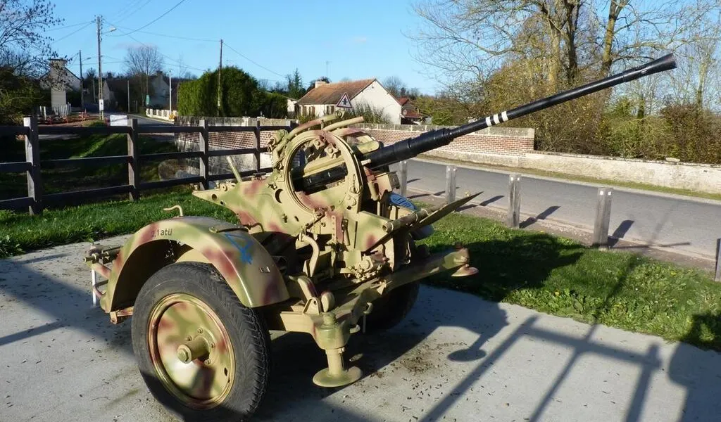 En Normandie, cinq ans après son vol, ce canon antiaérien allemand ...
