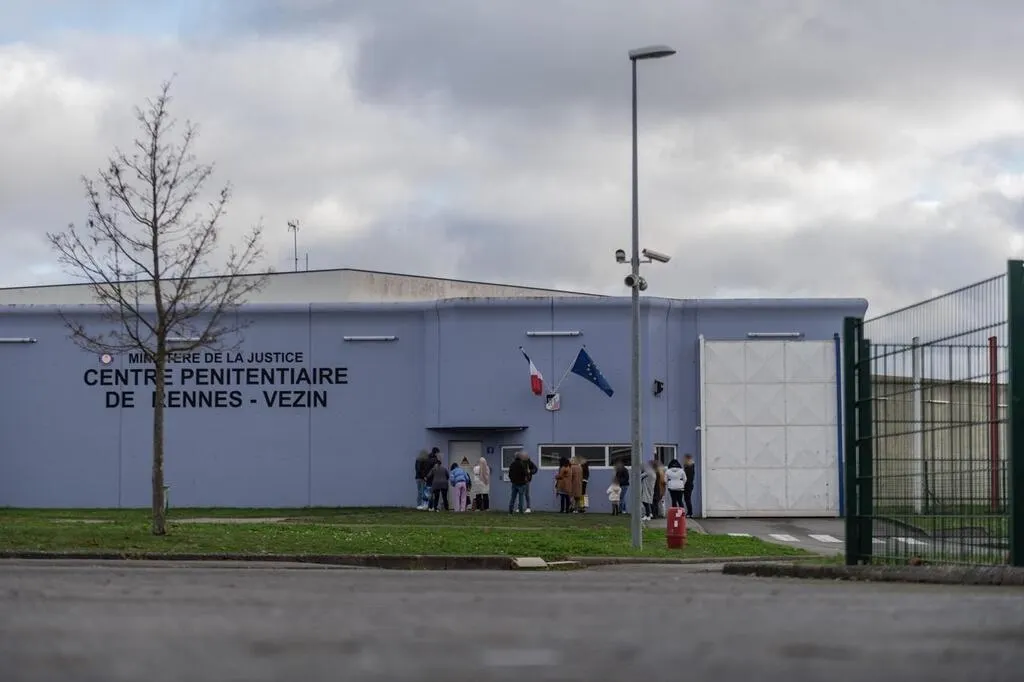 REPORTAGE. Pour Noël, ils viennent à la prison de Rennes offrir un ...