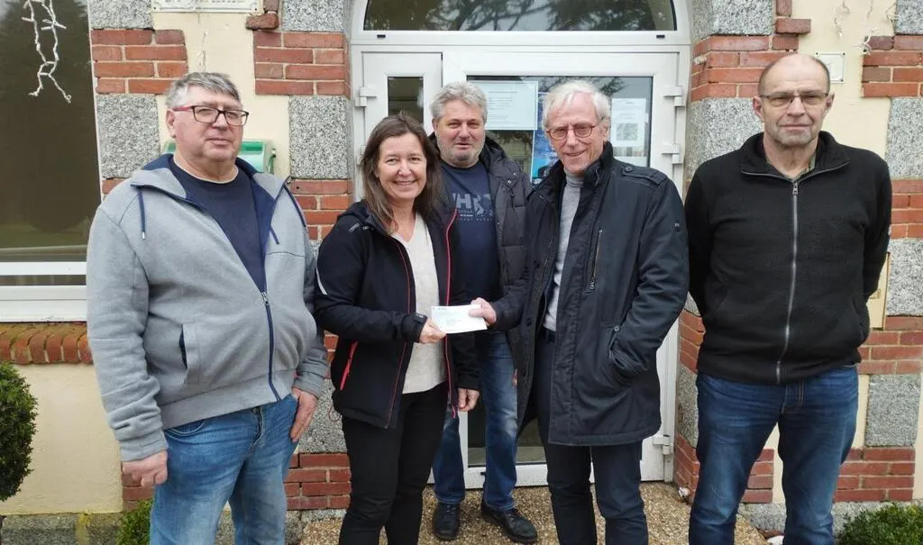 Le Vieux-Bourg. Un chèque de 101 € a été remis pour la bibliothèque ...