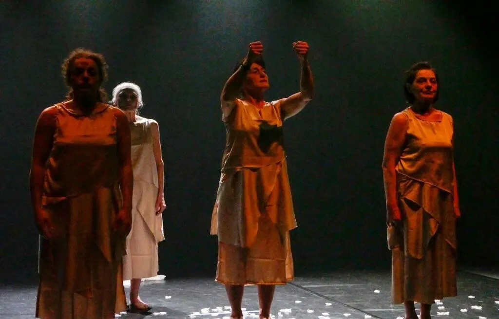 La Montagne. La Belle Rouge donne la parole aux femmes - Saint-Nazaire ...