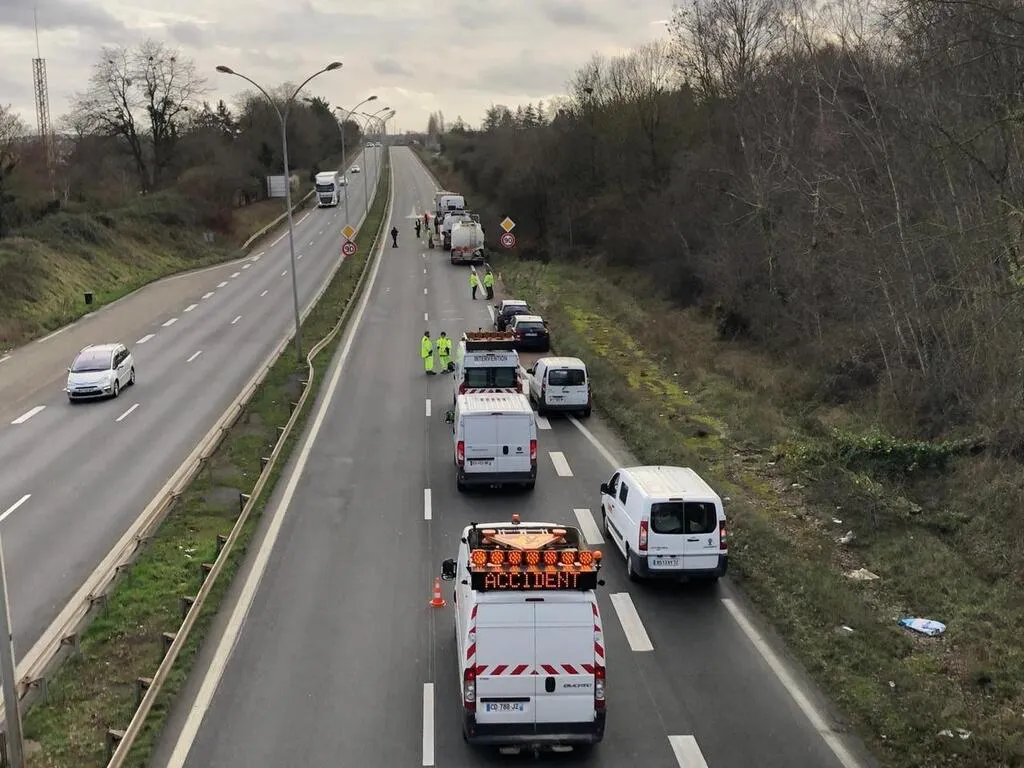 Accident d’un camion-citerne au Mans : la circulation reprend progressivement sur la rocade - Le ...