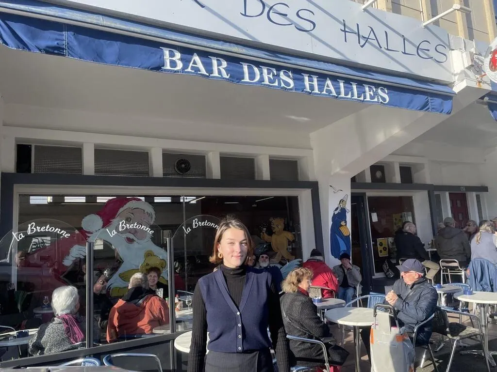 « C’est mon vieux bar dans son jus ». Jeanne reprend le Bar des halles ...