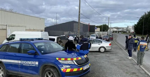 Une rave party près du dépôt pétrolier de Vern-sur-Seiche, au sud de ...