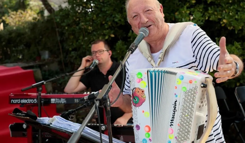 L’accordéoniste Emilio Corfa au Ti Boussa à Avranches pour une soirée ...