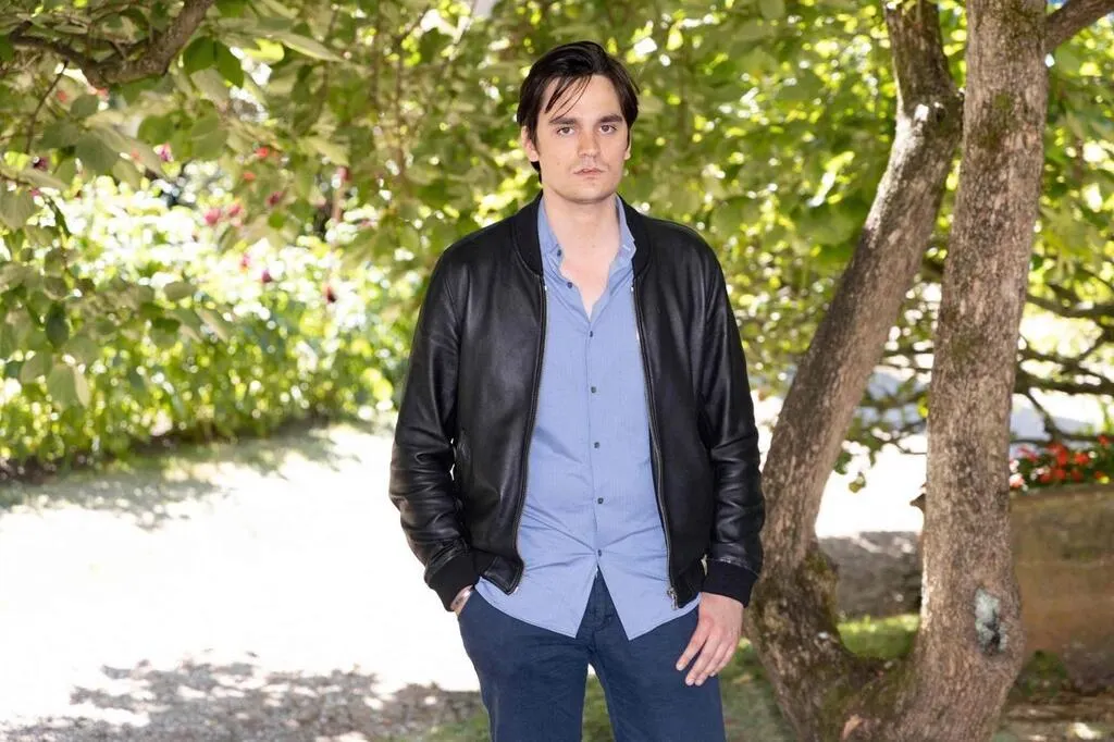 Affaire Alain Delon : Alain-Fabien, un des fils de l’acteur, porte ...