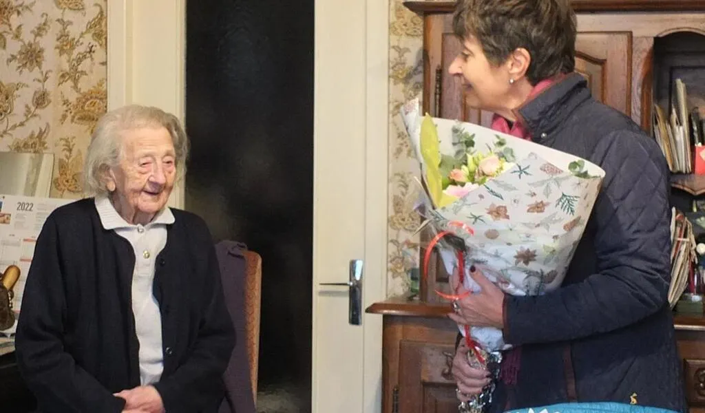 À 108 ans, Marie-Louise Lecacheur vit toujours chez elle, aux Pieux ...