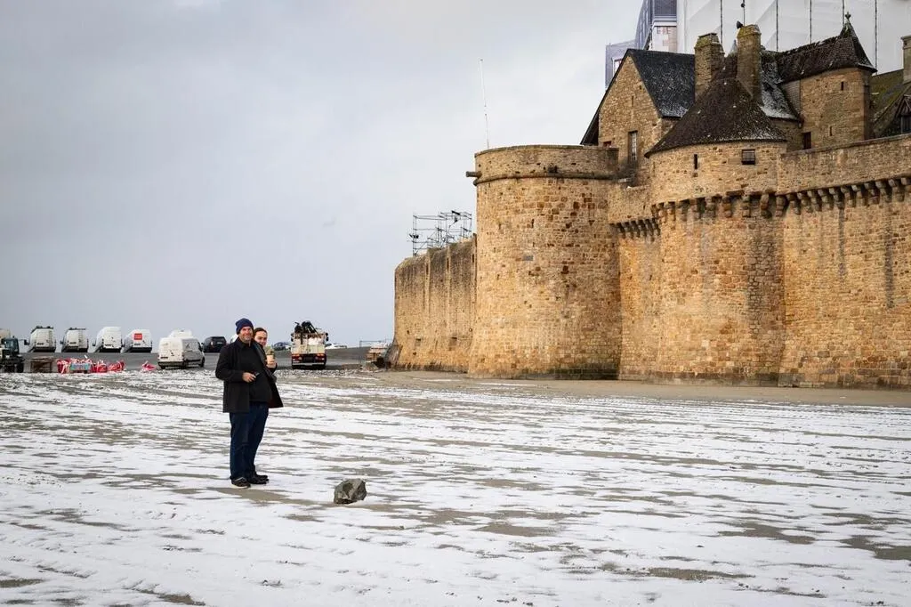 REPORTAGE. Le Mont-Saint-Michel sous la neige ravit les touristes ...