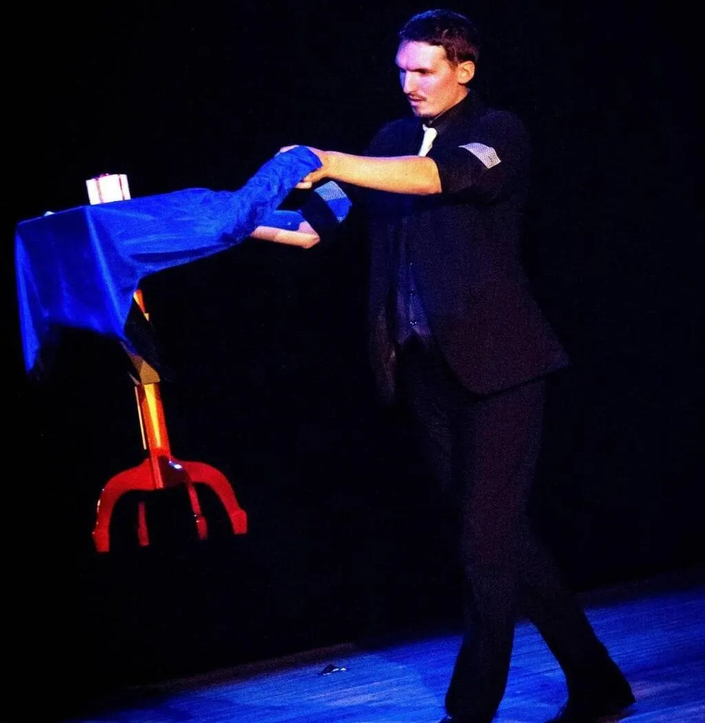 Le spectacle du magicien David Marks ce mardi 9 janvier à Tessy-Bocage ...