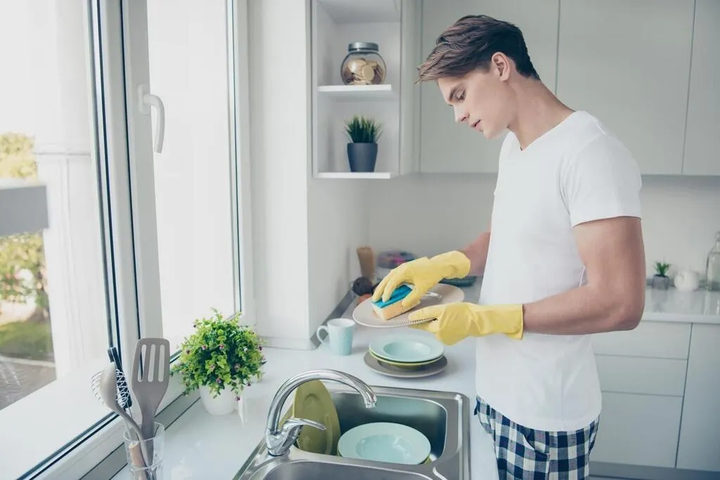 Écologique, économique… Vaut-il mieux laver sa vaisselle à la main ou ...