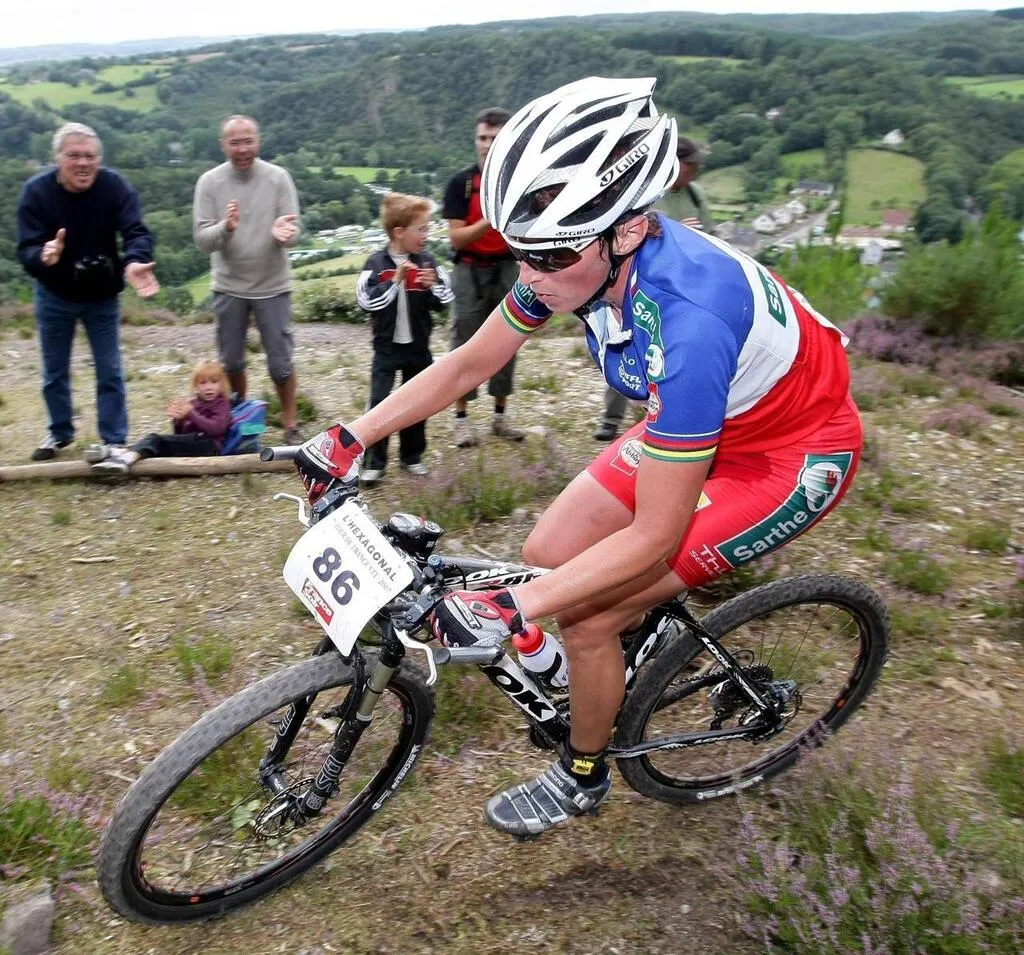 JO 2024 : trois athlètes sarthoises vont porter la flamme olympique ...