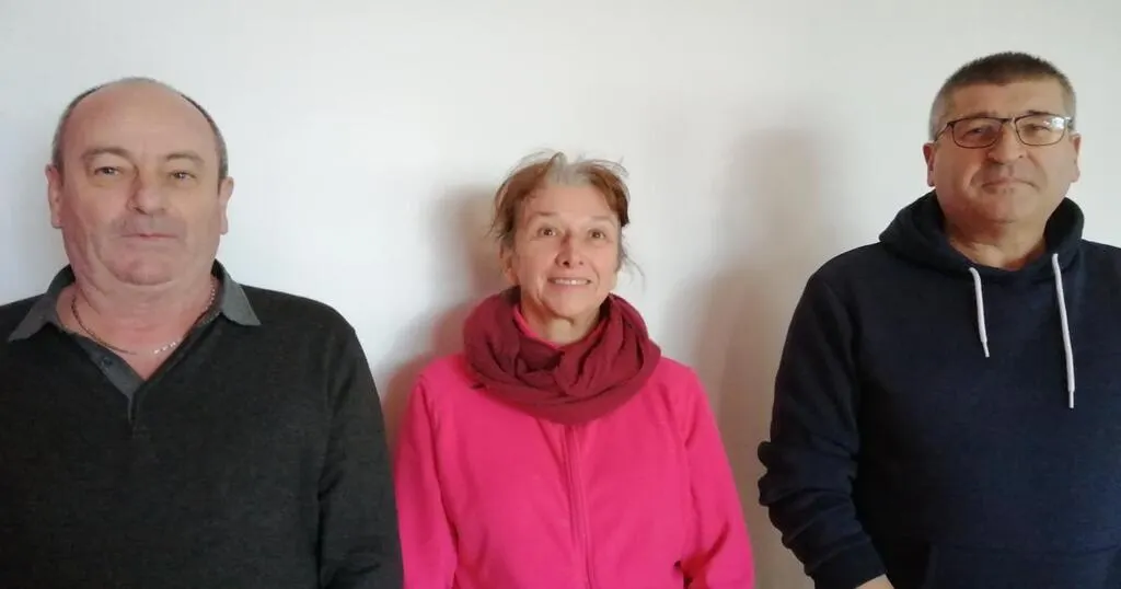 Trédion. Trois agents se préparent pour recenser la population ...