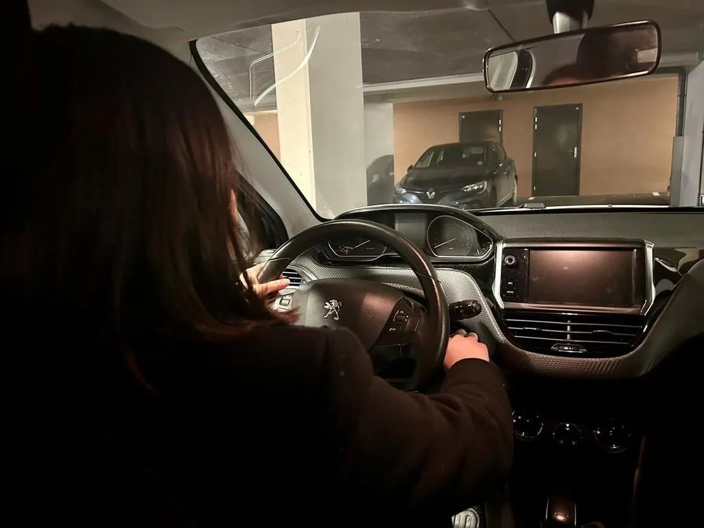 A-t-on le droit d’apprendre à conduire à son enfant mineur sur un parking désert ? - Le Mans ...