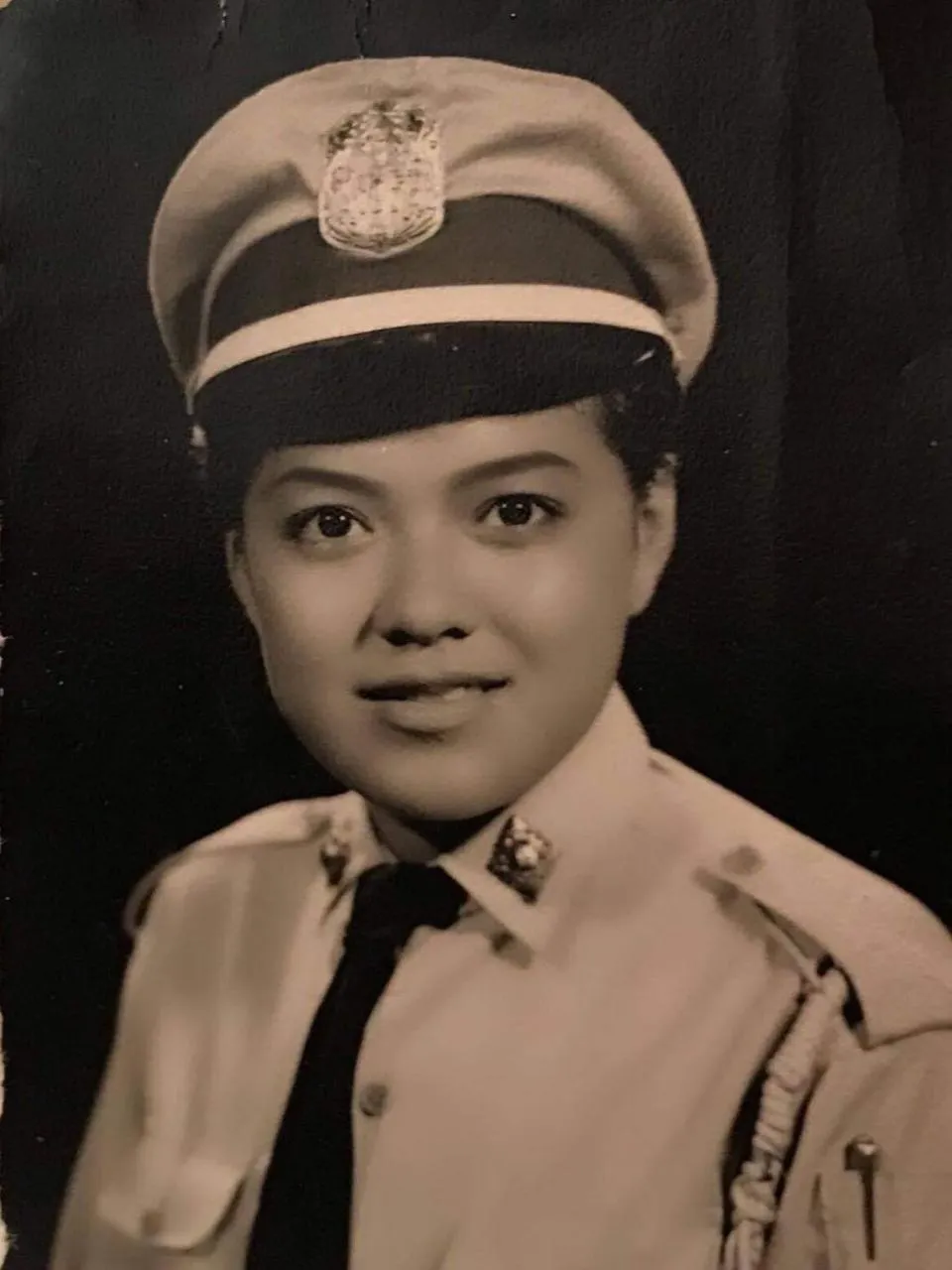PORTRAIT. Chanteuse et policière, Chanhom a fui le Laos pour retrouver sa liberté en Bretagne ...