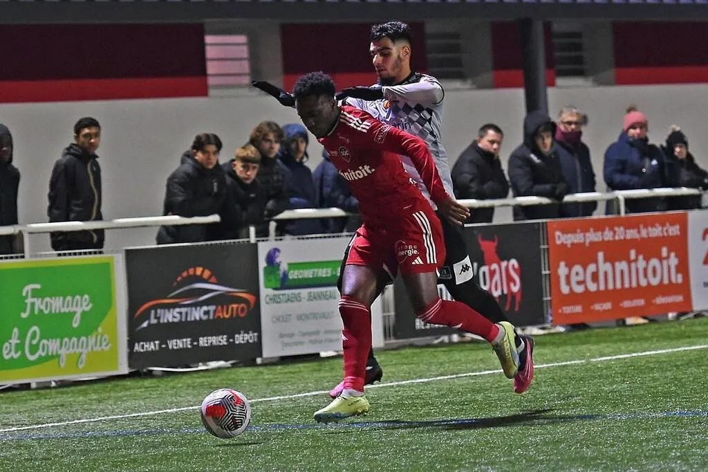 Football. National. Le SO Cholet et le FC Villefranche Beaujolais dos ...