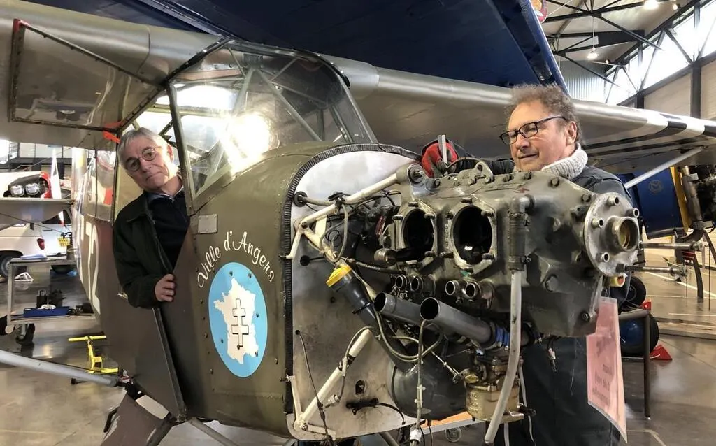 EN IMAGES. En cours de restauration, ce petit avion est un héros de la ...