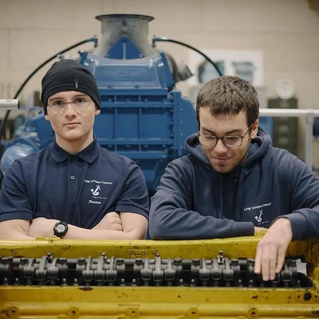Uniforme à l’école : à Nantes, le lycée maritime Jacques-Cassard va l ...