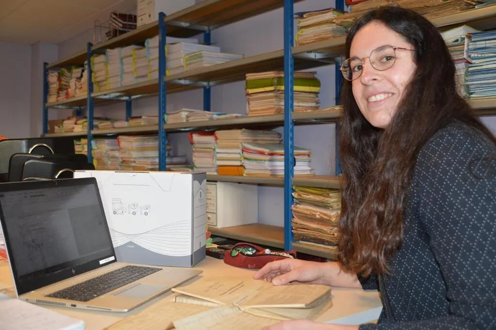 À Saint-Donan, une archiviste classe tous les documents publics de la ...