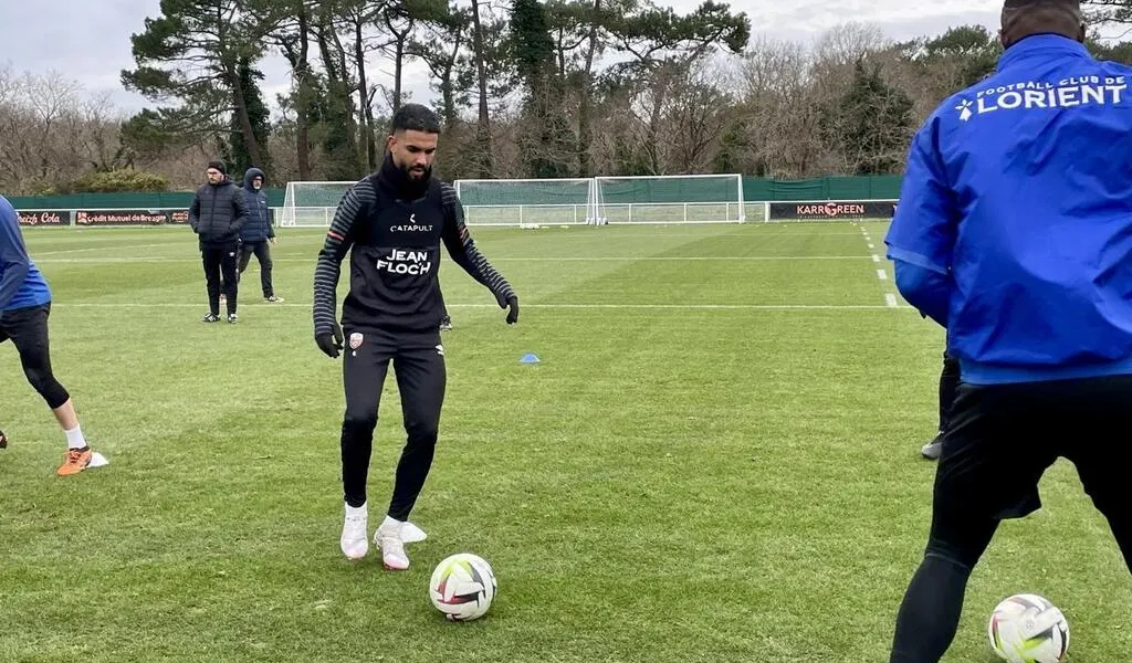 FC Lorient. Les quatre recrues seront de la partie, Louza et Katseris titulaires ? . Sport ...