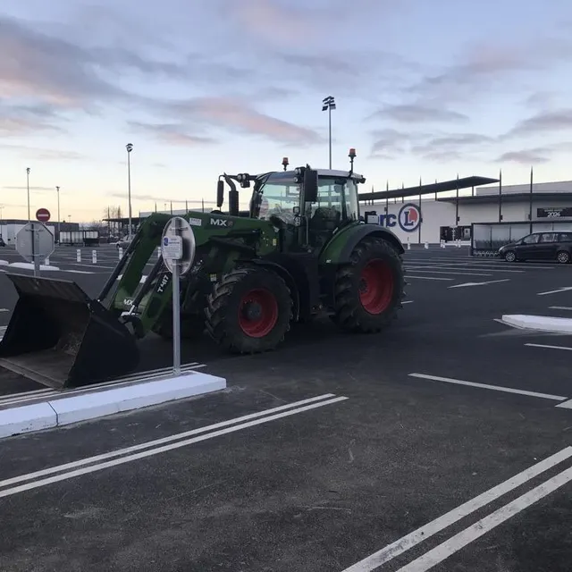 Colère des agriculteurs : les blocages et les actions continuent en ...