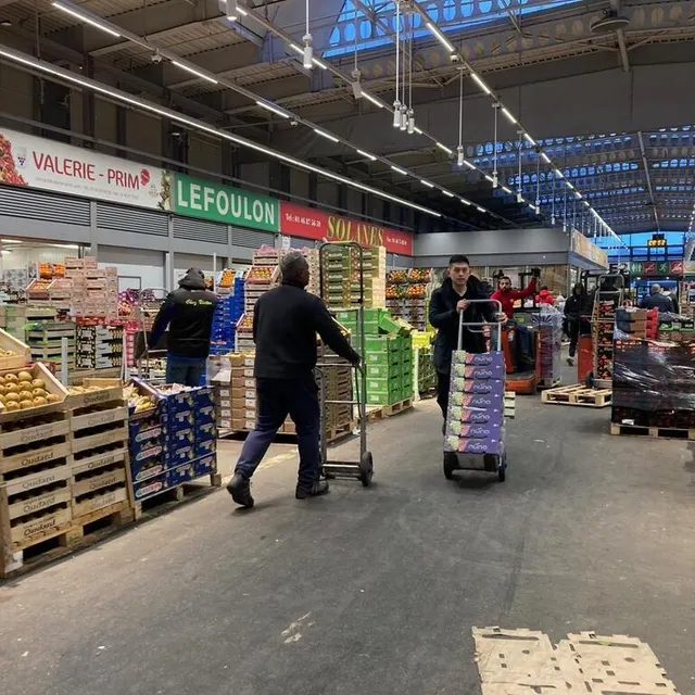 « Il nous manque beaucoup de marchandises »: Rungis perturbé après le ...