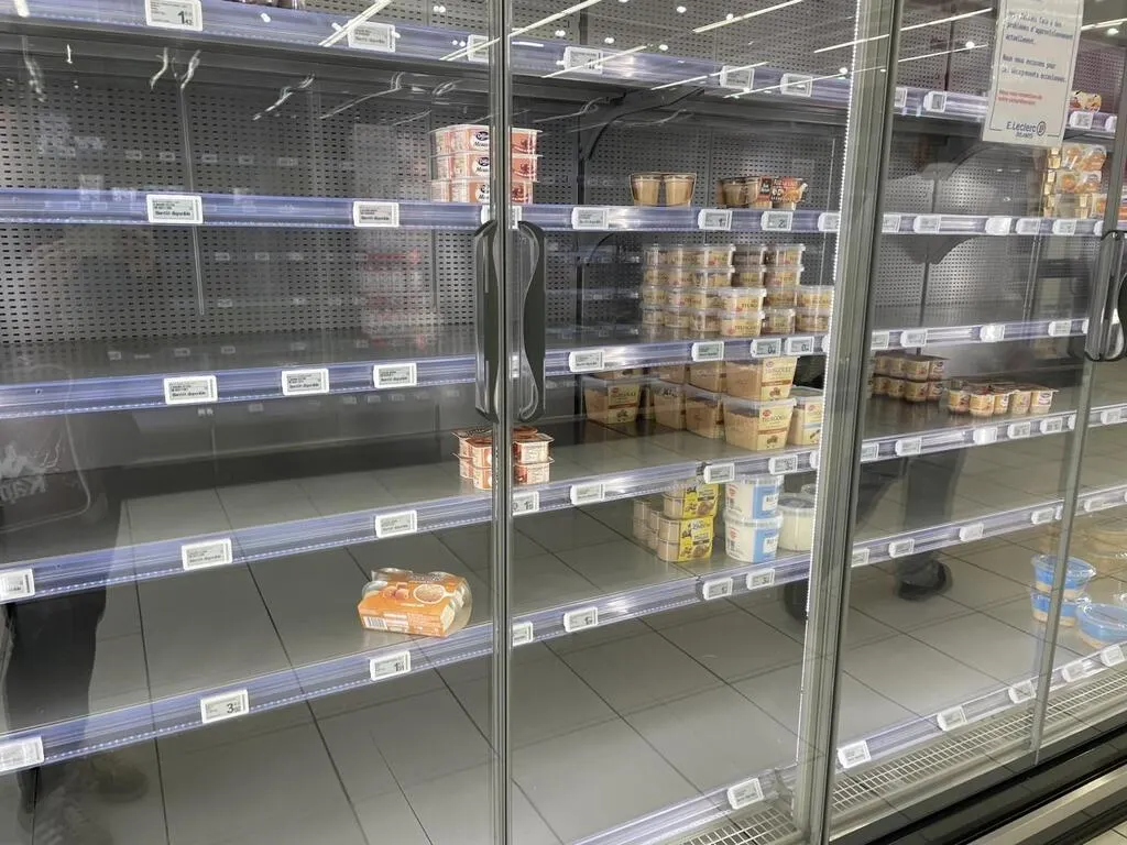 Bacs de Loire saturés, rayons de supermarchés vidés : impacts du ...