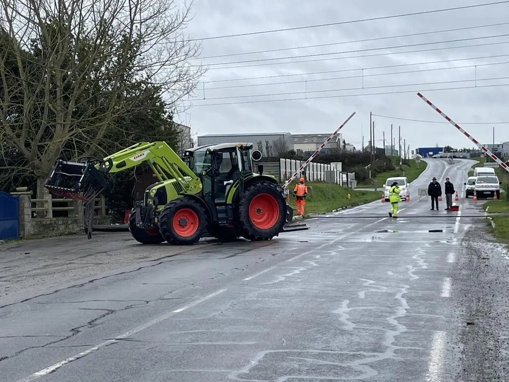 Un tracteur endommage la voie : la circulation des trains interrompue entre Rennes et Saint-Malo ...