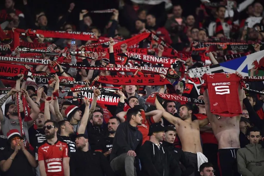 Stade Rennais. Plus de 8 000 supporters à Milan, une vague rouge et ...
