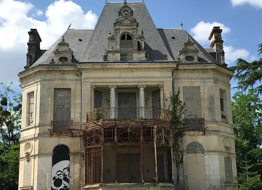 Un quartier se mobilise pour sauver « la maison de la sorcière », une ...
