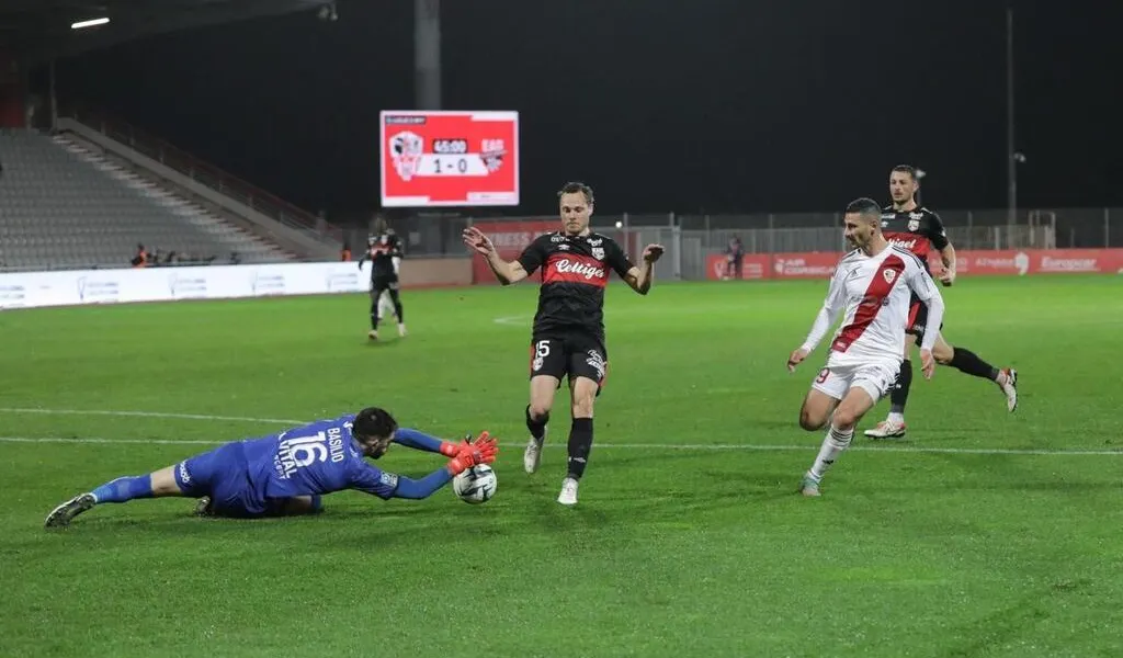 EA Guingamp. «Engagement et de détermination», les manques relévés par Stéphane Dumont . Sport ...