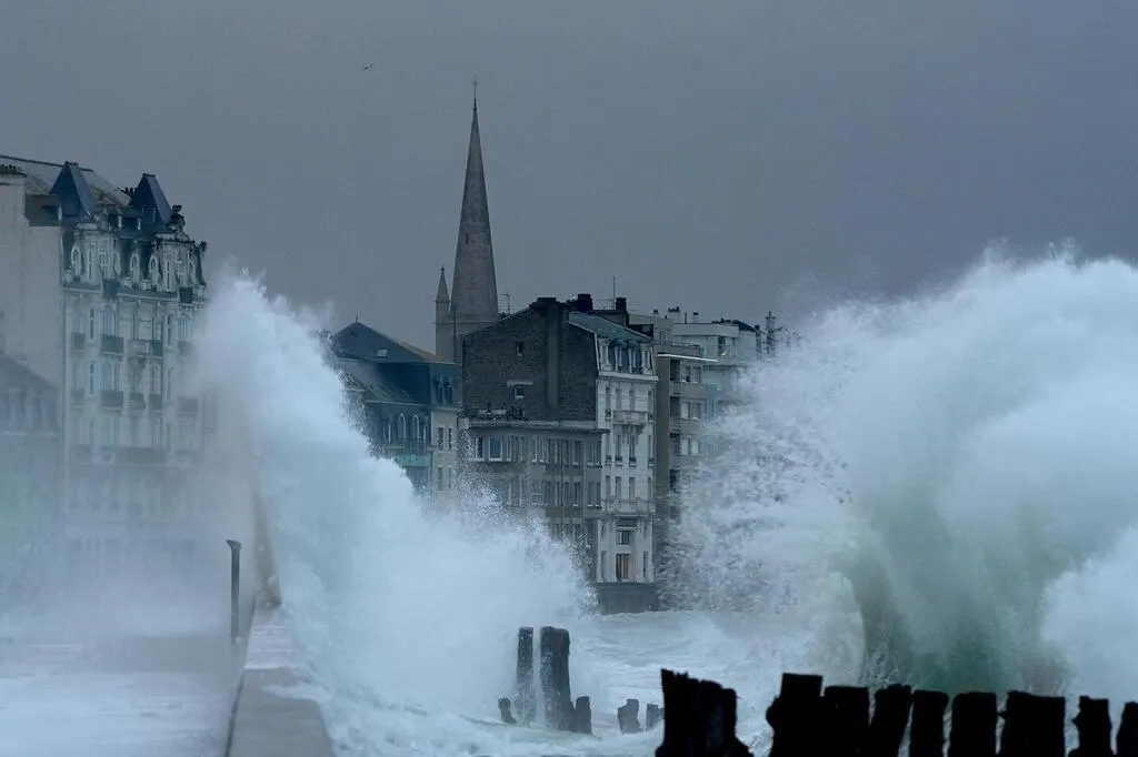 Dépression Karlotta : un hôpital inondé dans le bassin d’Arcachon, le plan blanc activé ...