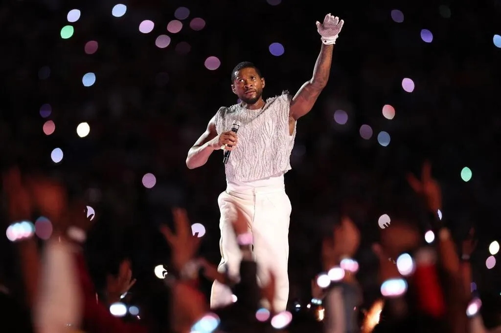 VIDÉO. Usher fait le show à la mi-temps du Super Bowl, Taylor Swift et ...