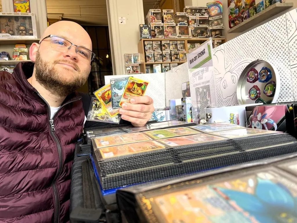 VIDÉO. Les cartes Pokémon ? À Angers, Julien en a fait une affaire qui ...