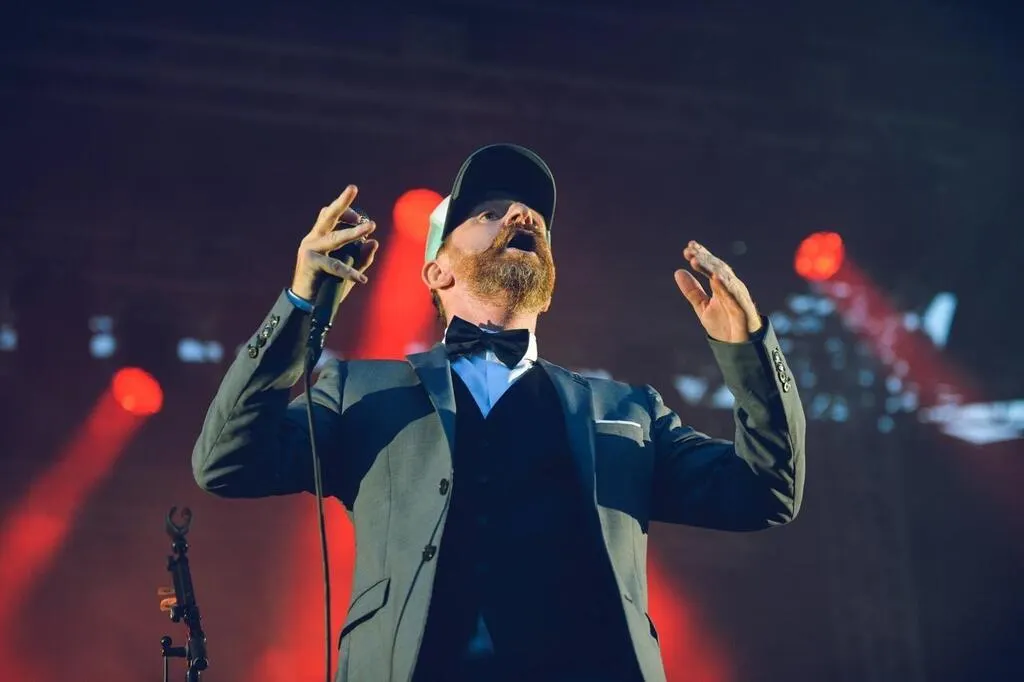 Mathias Malzieu se casse la jambe sur scène, Dionysos doit reporter ...